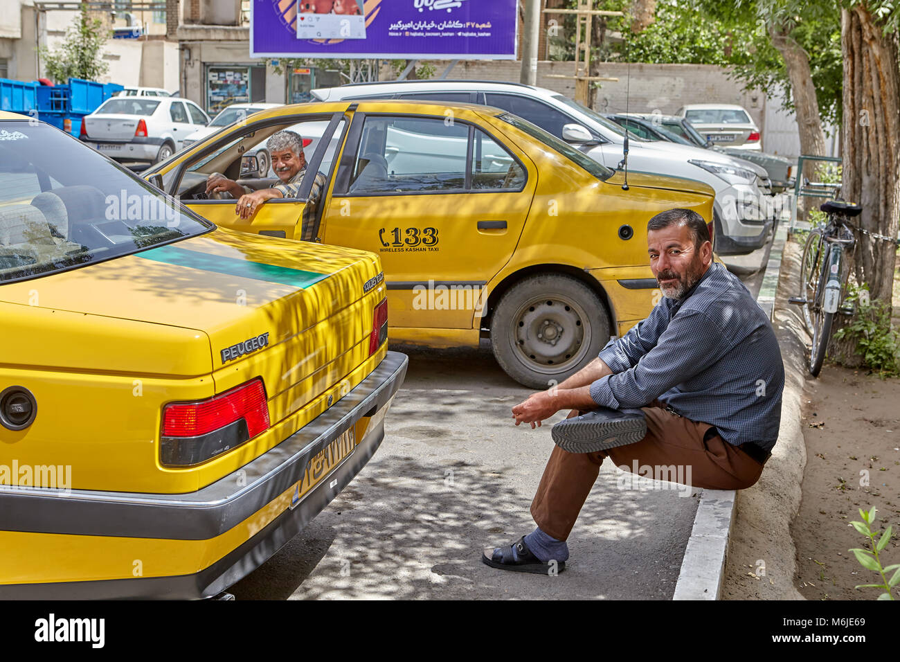 Two yellow taxis hi-res stock photography and images - Alamy