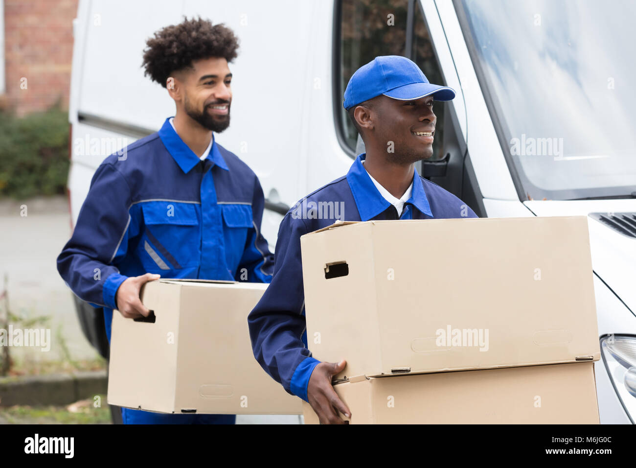 Delivery men hi-res stock photography and images - Alamy