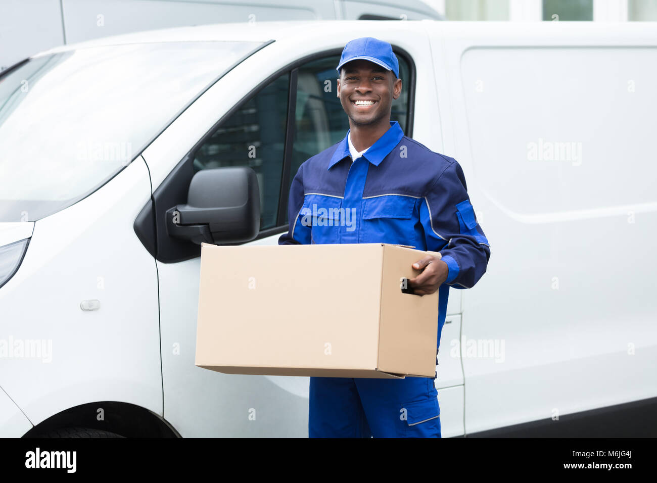 Delivery man hi-res stock photography and images - Alamy