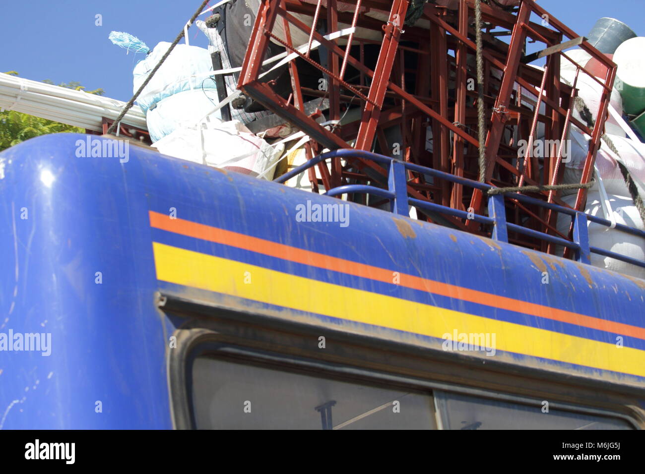 Overloaded bus hi-res stock photography and images - Alamy