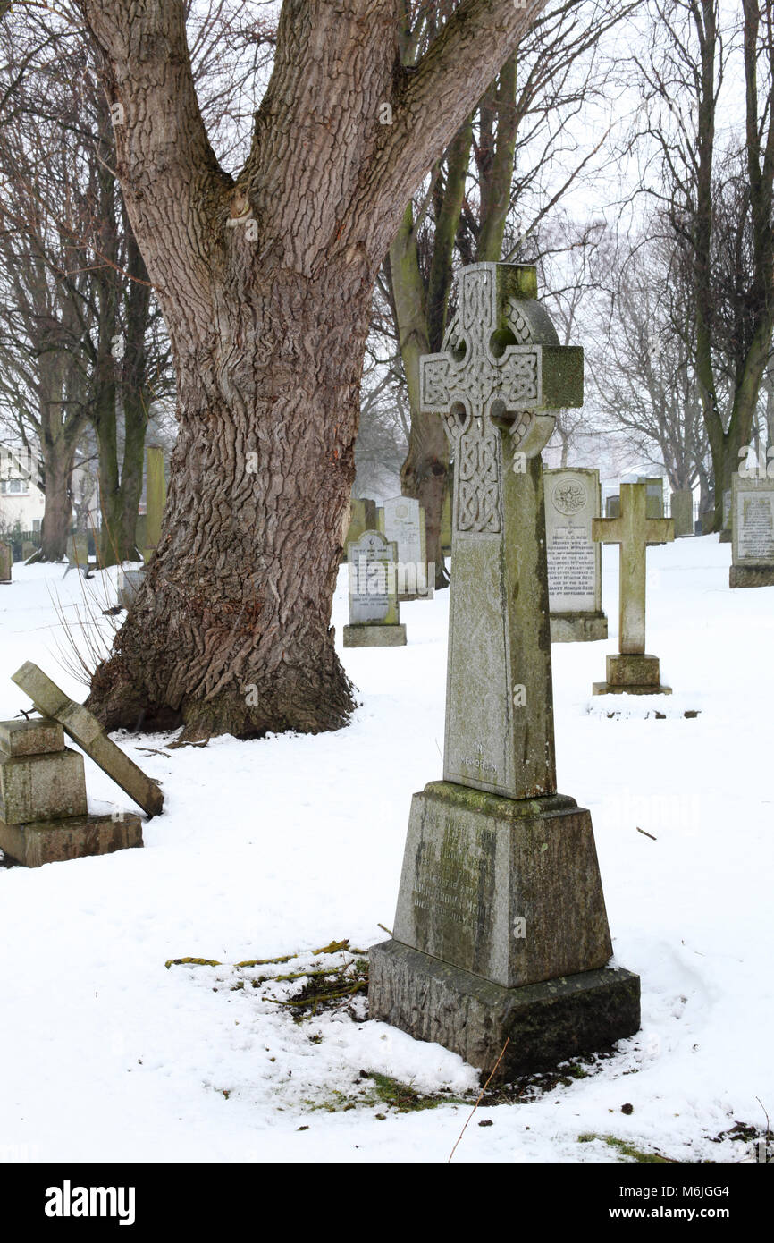 Graveyard in winter falling snow hi-res stock photography and images ...