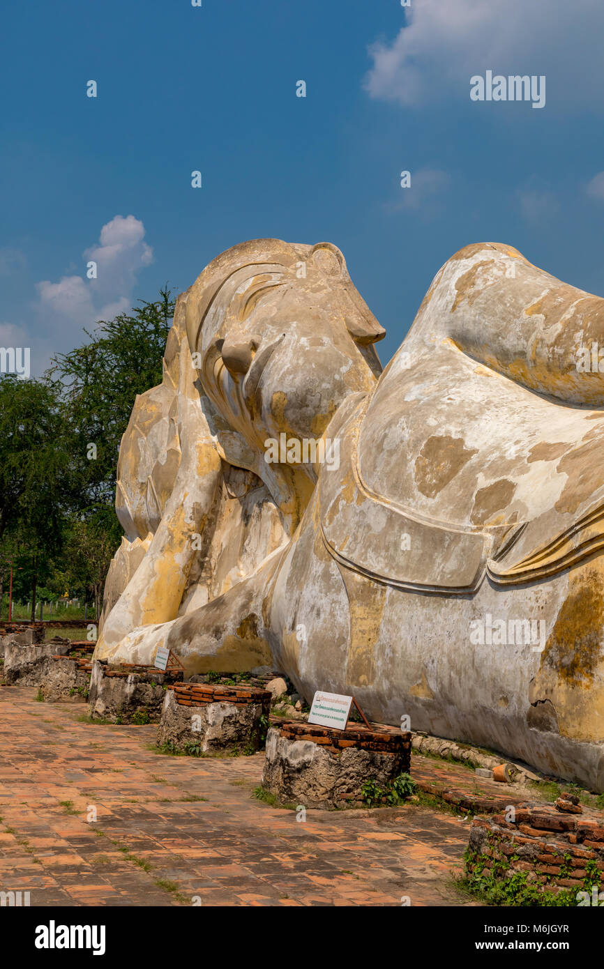 Wat lokaya sutha temple in hi-res stock photography and images - Alamy