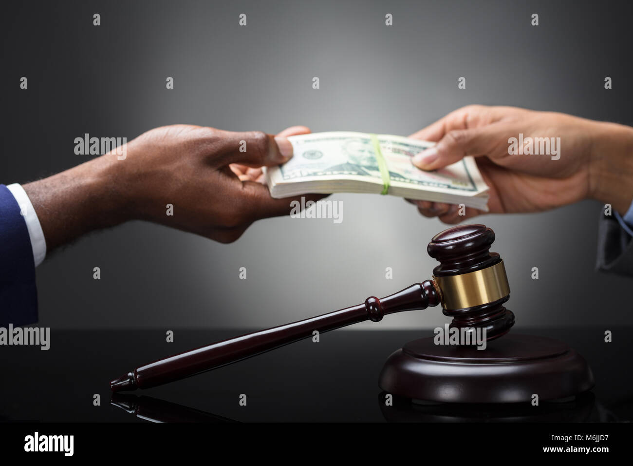 African hands exchanging money hi-res stock photography and images - Alamy
