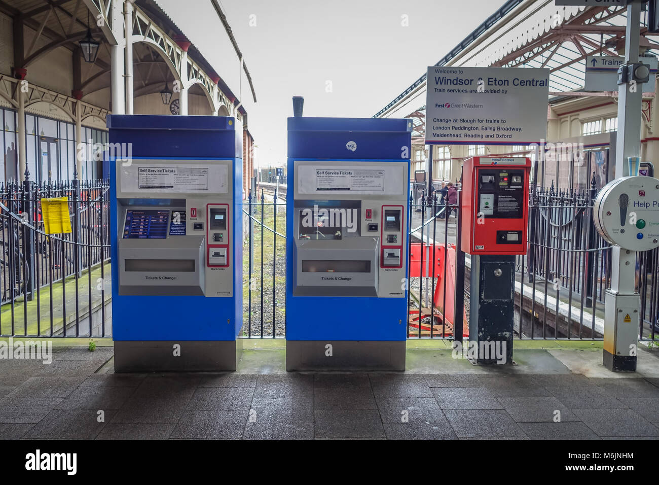 Self service ticketing machines hi-res stock photography and images - Alamy