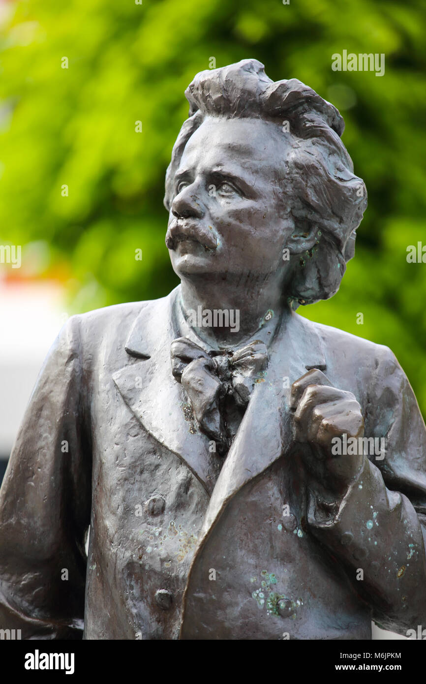 Sculpture of the famous Norwegian composer Edvard Grieg near Grieg Hall ...