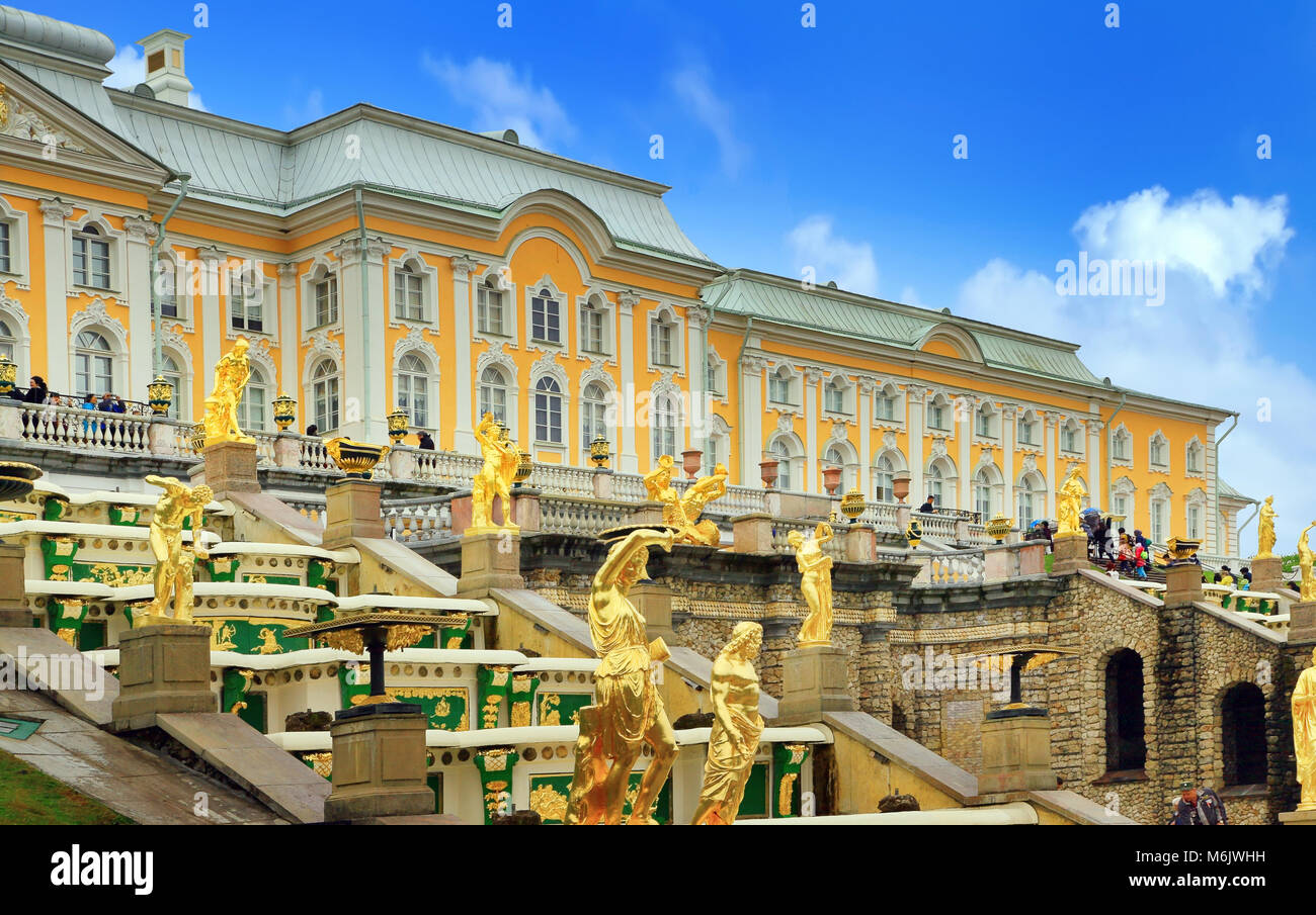 Grand Palace in Petergof Stock Photo - Alamy