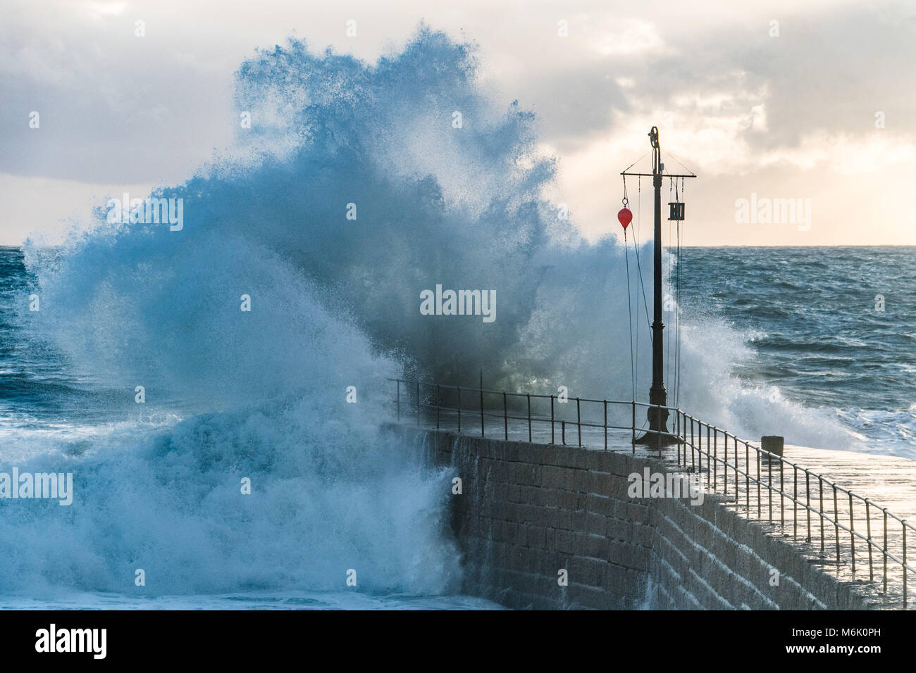 Uk 4th march 2018 uk weather high spring tides hi-res stock photography ...