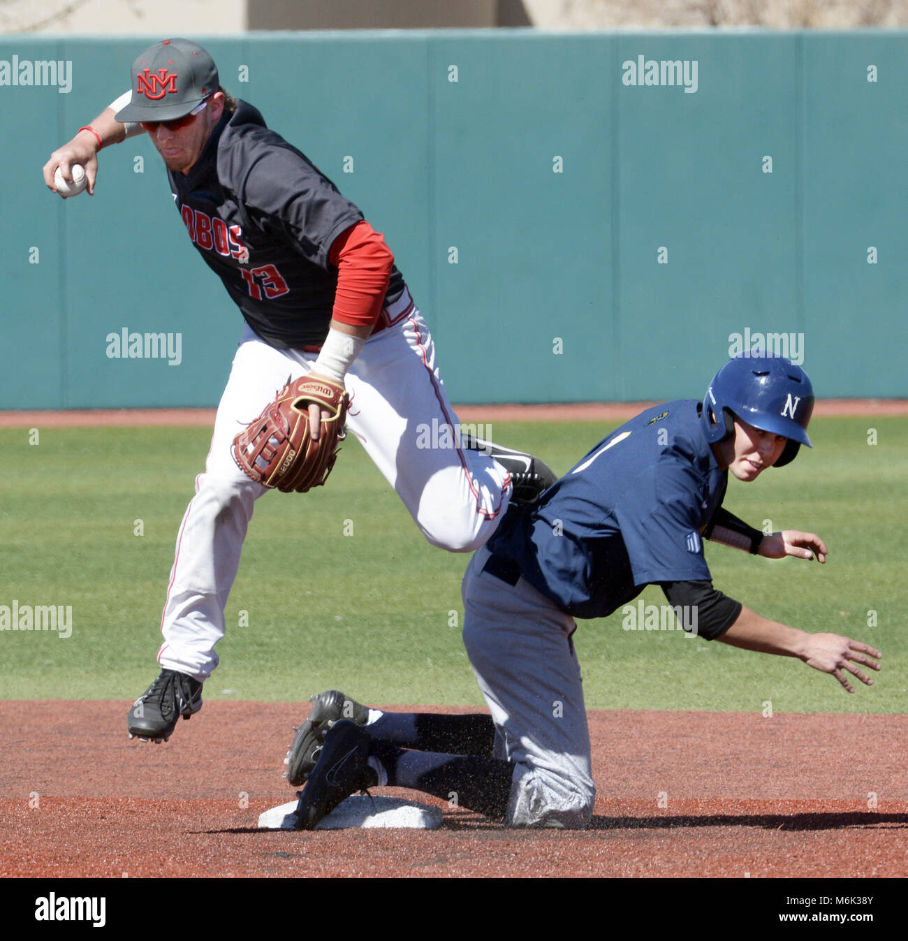 U.S. 4th Mar, 2018. SPORTS -- UNM second baseman Connor Mang can't make ...