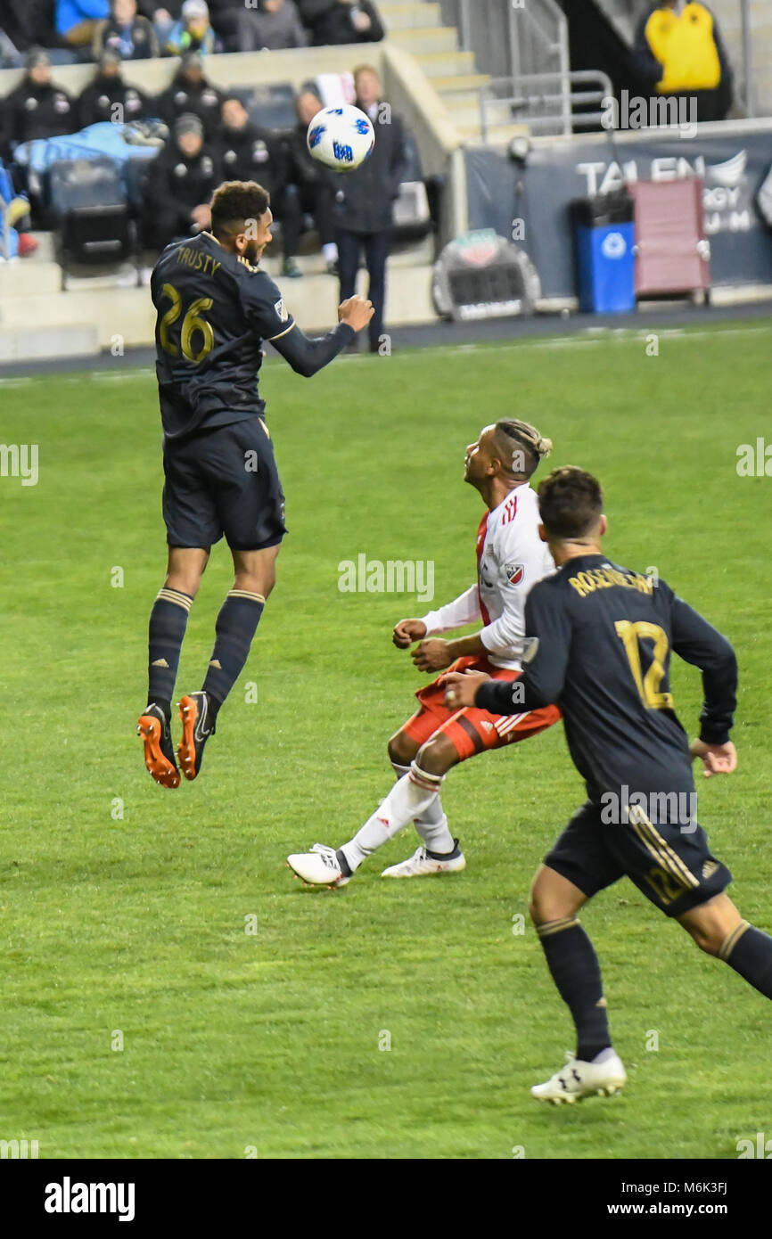 Professional football players hi-res stock photography and images - Alamy