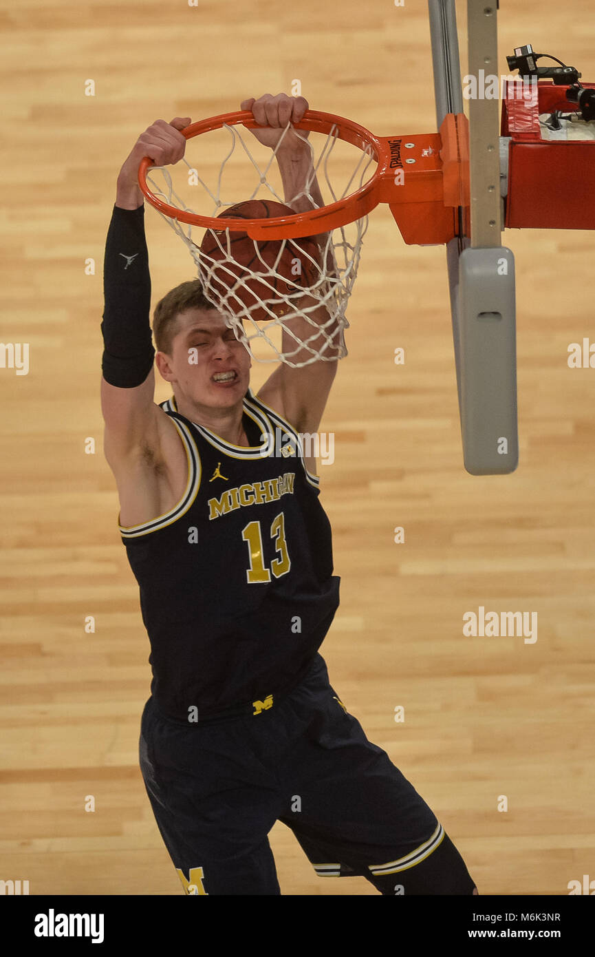 New York, New York, USA. 4th Mar, 2018. MORITZ WAGNER (13) dunks the ...