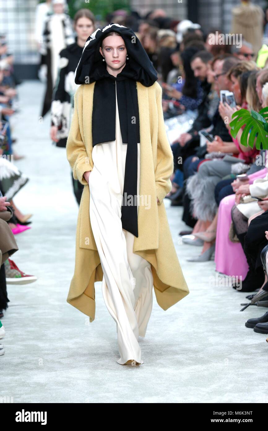 Valentino models hi-res stock photography and images - Alamy