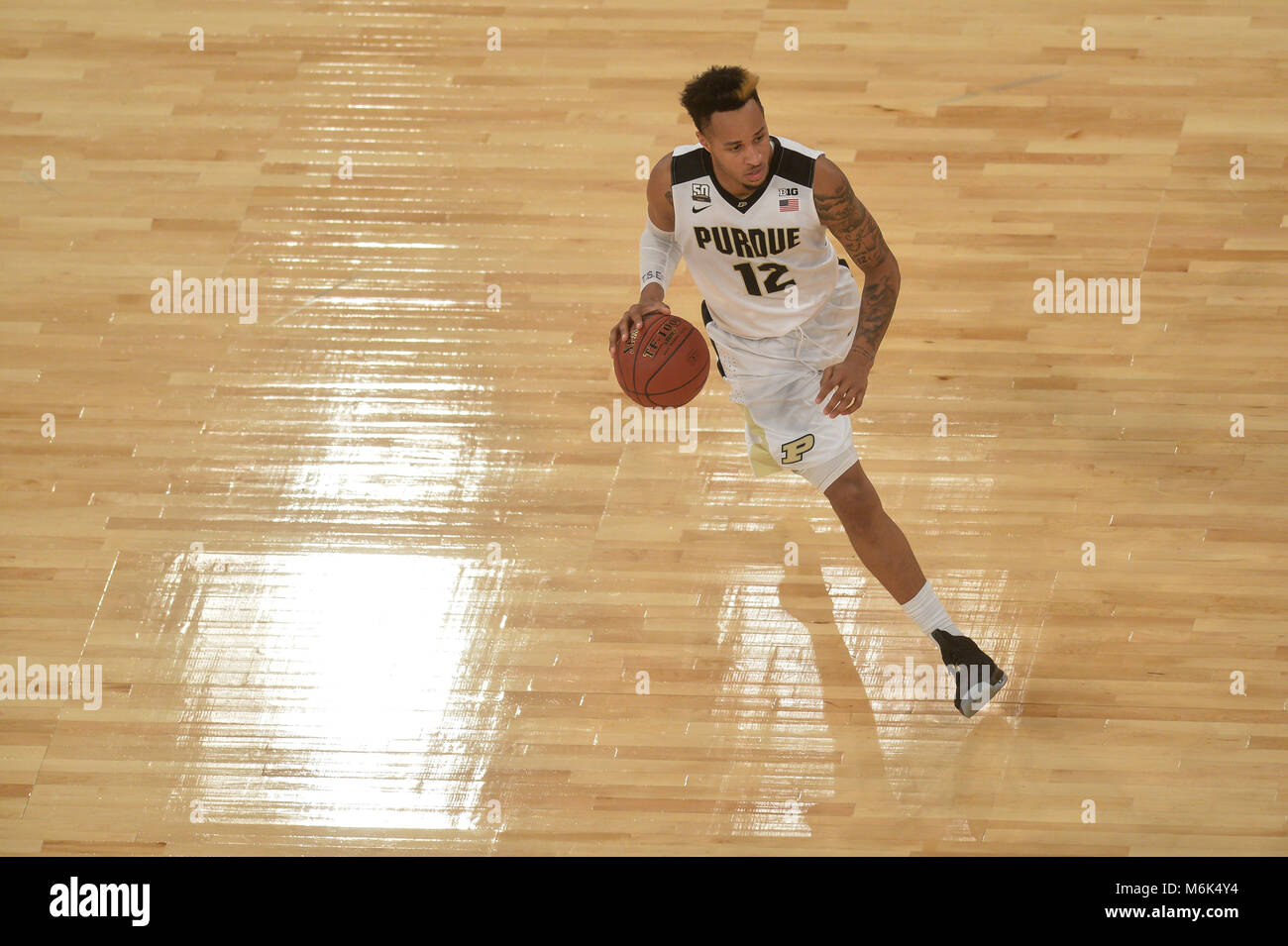 New York, New York, USA. 4th Mar, 2018. VINCENT EDWARDS (12) dribbles ...