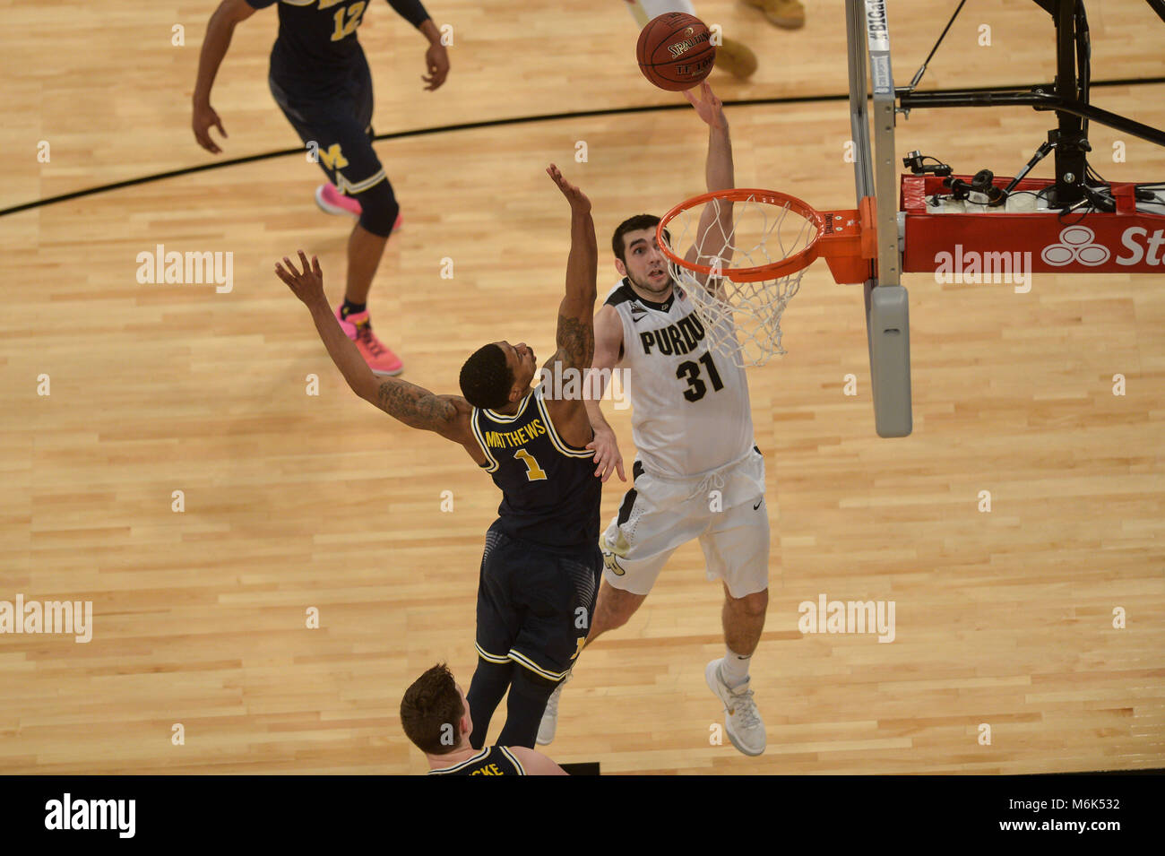 New York, New York, USA. 4th Mar, 2018. DAKOTA MATHIAS (31) scores over ...