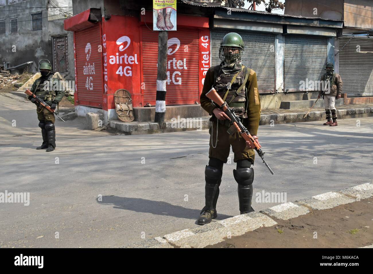 Indian army soldiers during guard hi-res stock photography and images ...