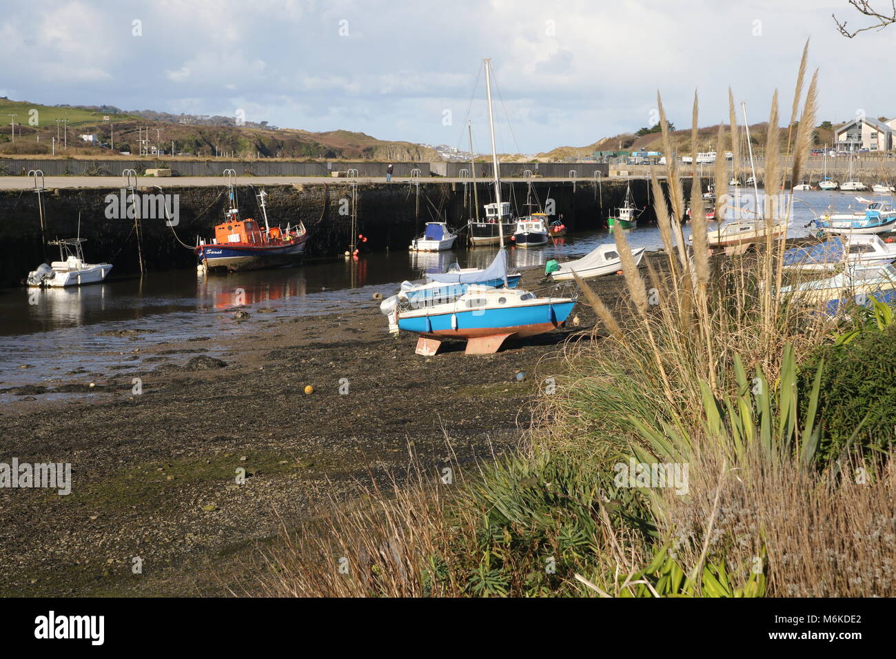 Hayle harbour cornwall hi-res stock photography and images - Alamy