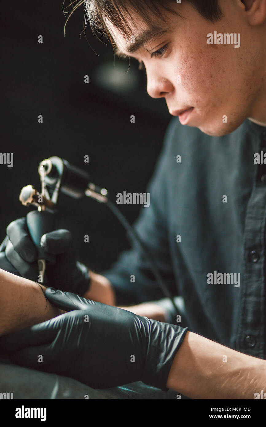 Body art and adornment hi-res stock photography and images - Alamy