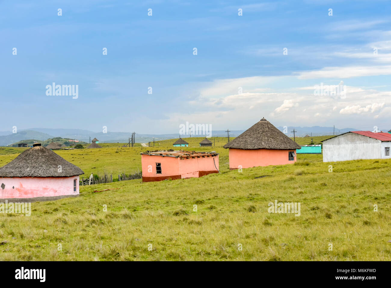 Thatched rondavels hi-res stock photography and images - Alamy