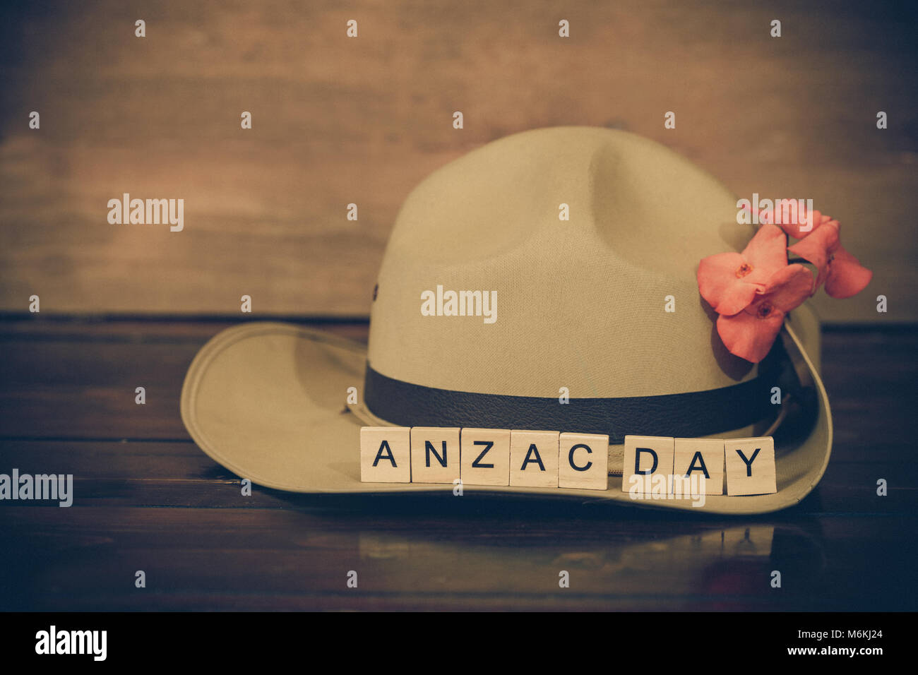 Anzac army slouch hat with red flower on vintage wood background Stock ...