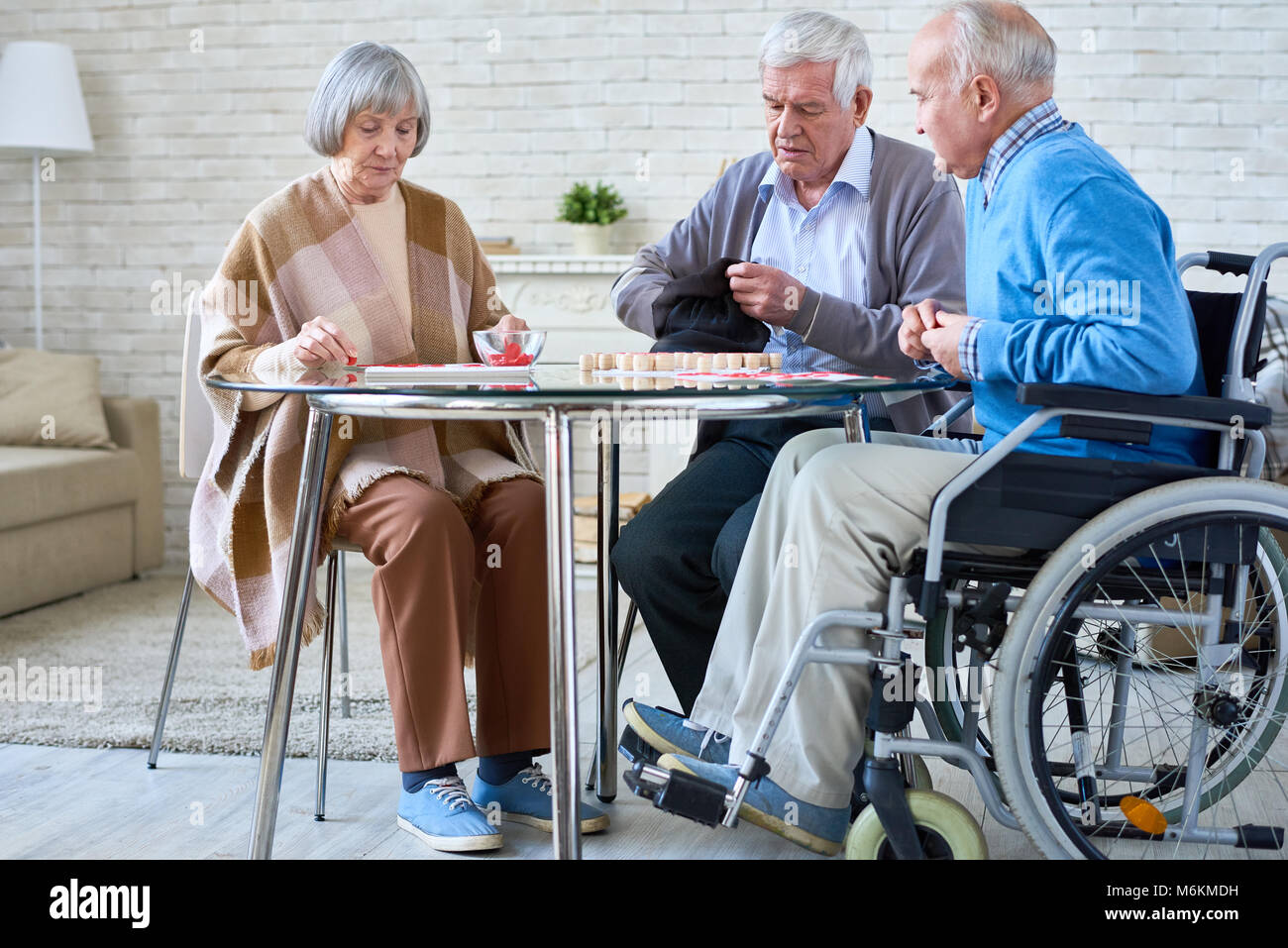Old people playing bingo hi-res stock photography and images - Alamy