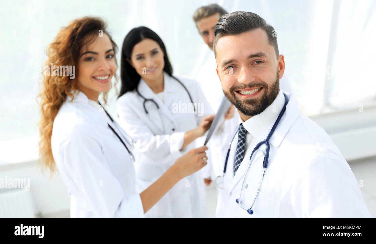 Portrait of aged male doctor teaching medical students Stock Photo - Alamy