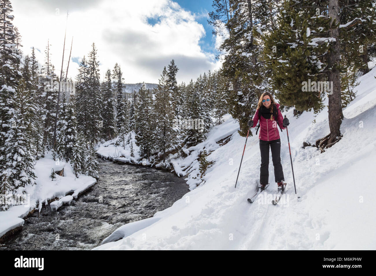 Cross-country skiers on the Mystic Falls Trail (2 Stock Photo - Alamy
