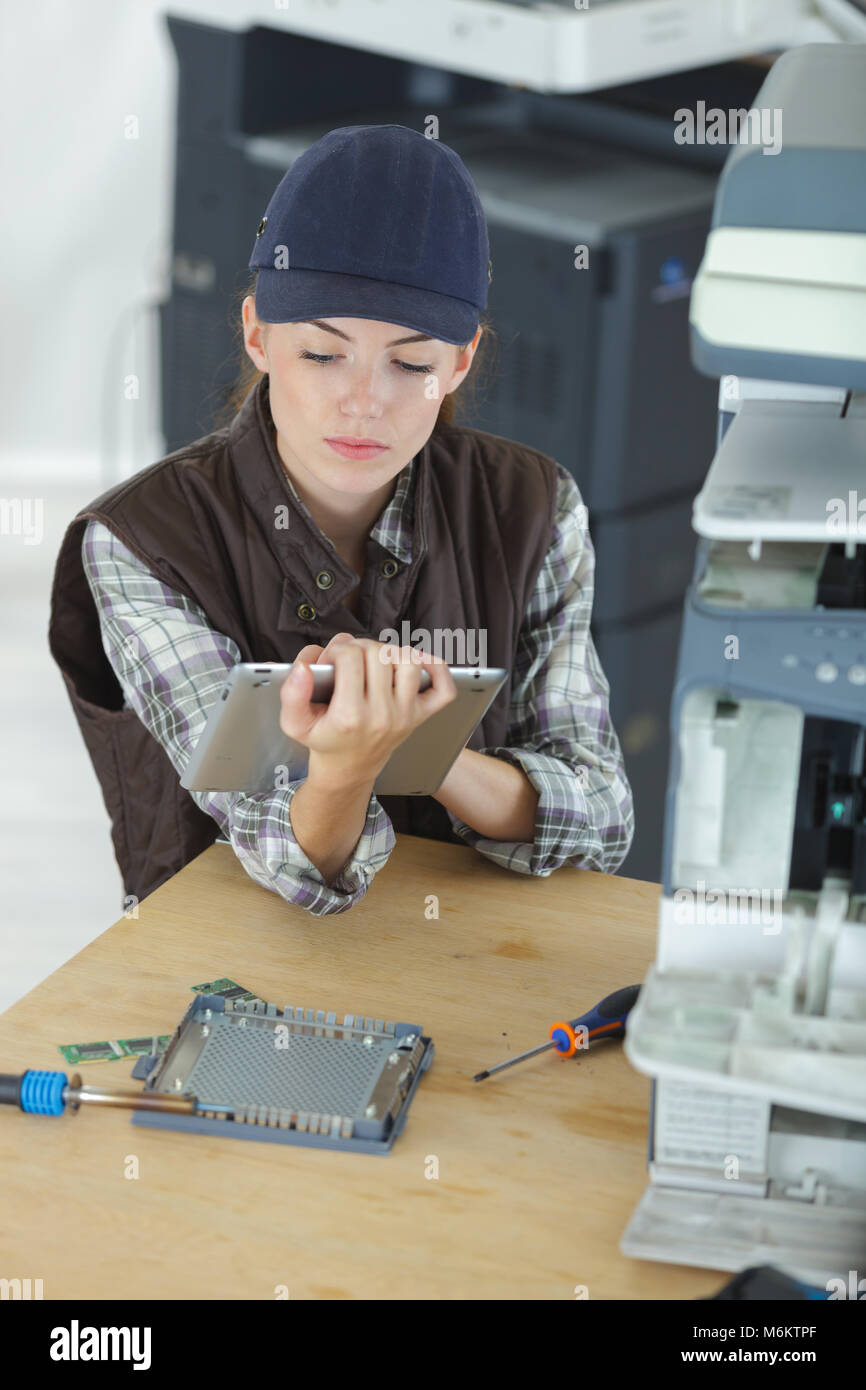 Heating engineer tablet hi-res stock photography and images - Alamy