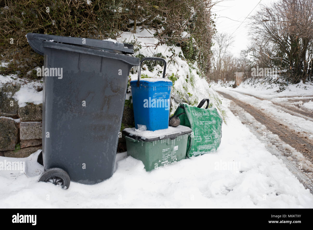 Recycling containers hi-res stock photography and images - Alamy