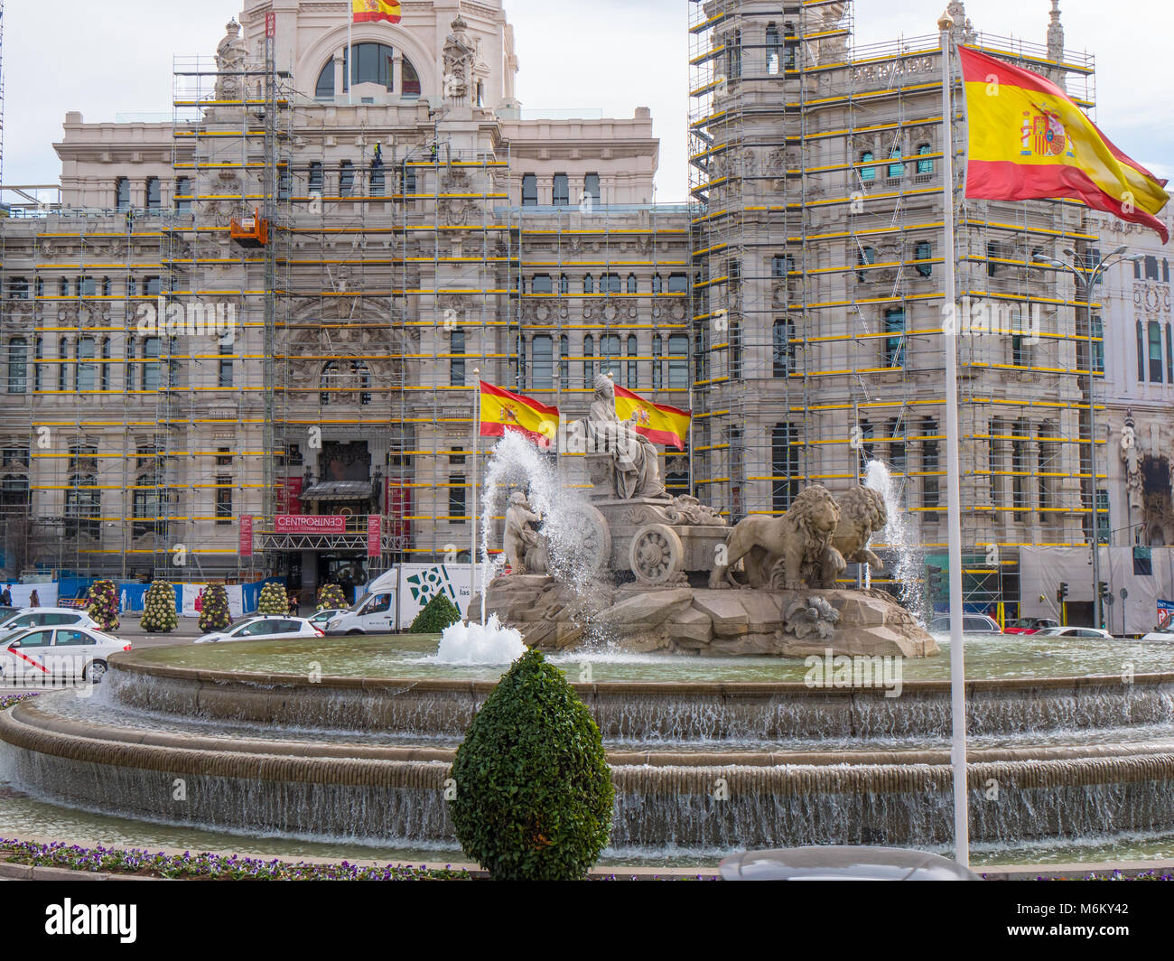 Cibeles Fountain and roundabout in Madrid - MADRID / SPAIN - FEBRUAR 21, 2018 Stock Photo - Alamy