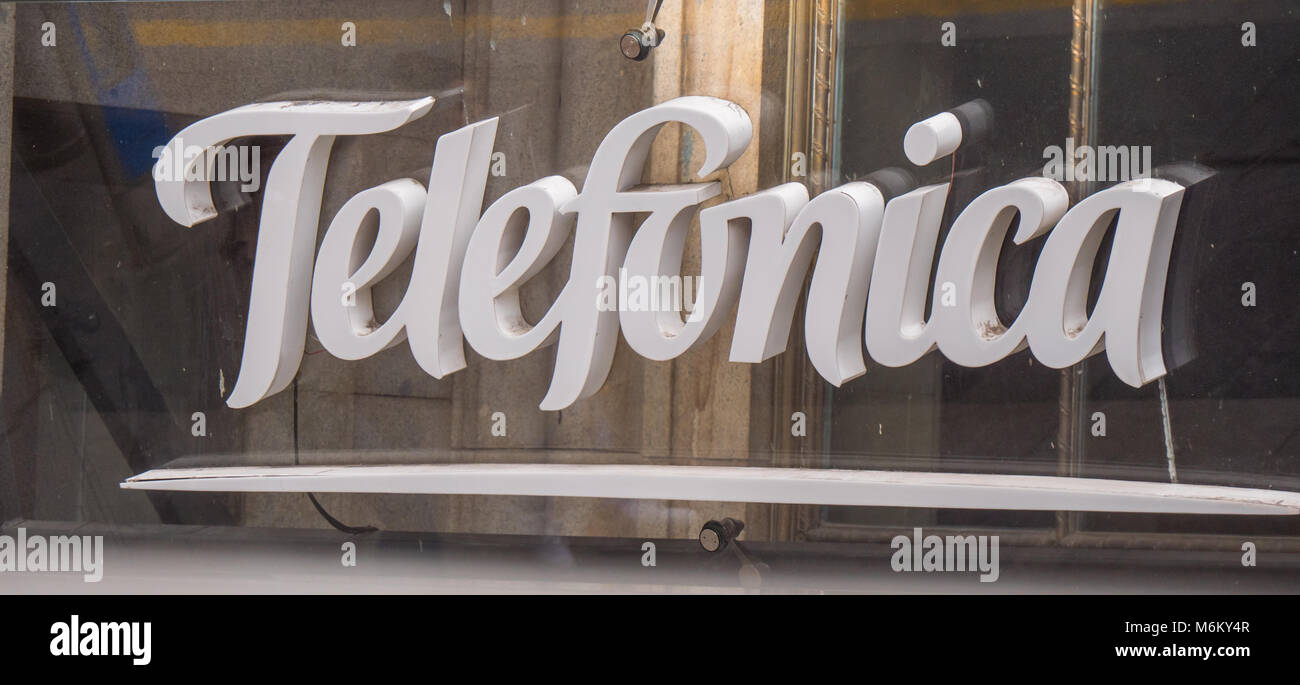 Telefonica logo hi-res stock photography and images - Alamy