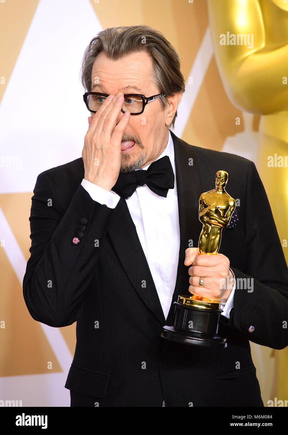 Gary Oldman with his Best Actor Oscar for Darkest Hour in the press ...