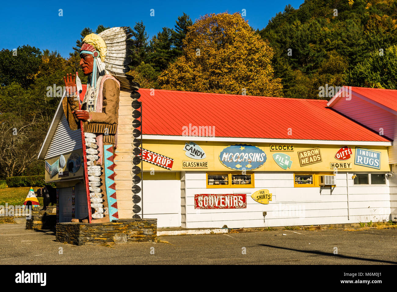 Mohawk trail hi-res stock photography and images - Alamy