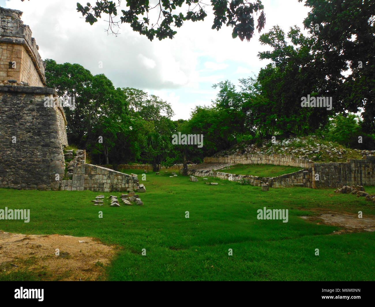 Ball game court chichen itza yucatan mexico mayan ruin hi-res stock ...
