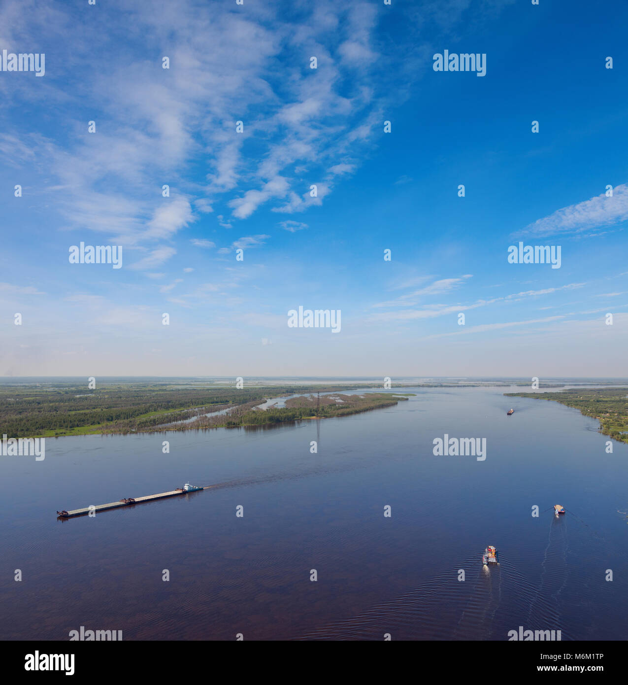 Empty and full cargo ship hi-res stock photography and images - Alamy