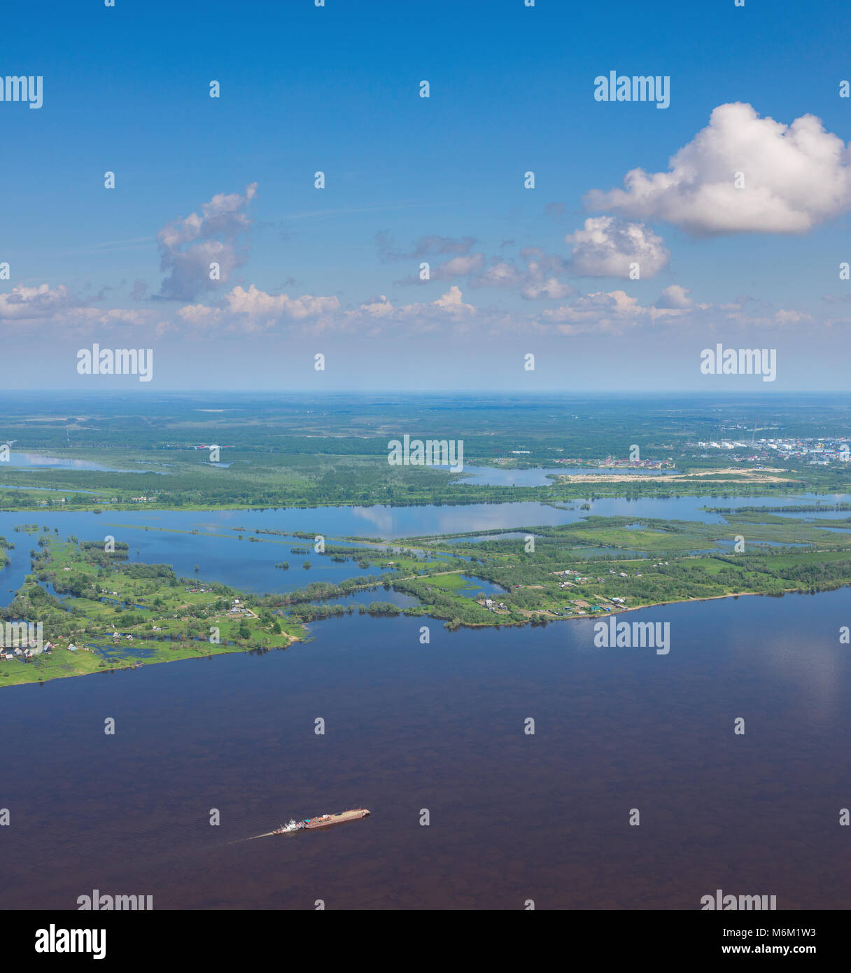 Empty and full cargo ship hi-res stock photography and images - Alamy