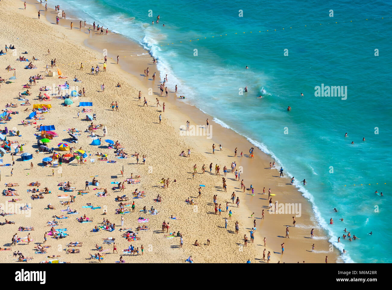 Crowd many people people birds eye hi-res stock photography and images ...