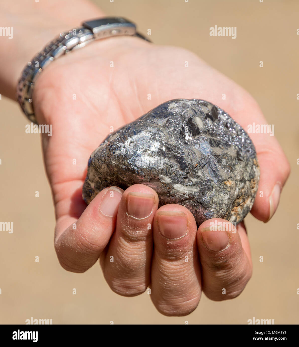 What Does Silver Look Like In Rocks