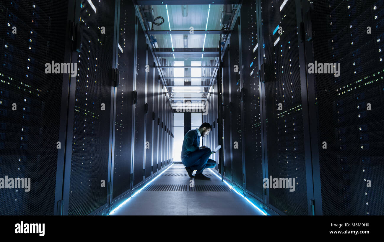 Data center hi-res stock photography and images - Alamy