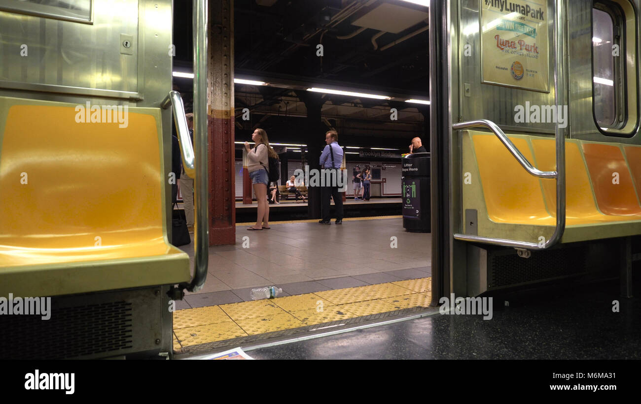 People sitting on nyc subway train hi-res stock photography and images ...