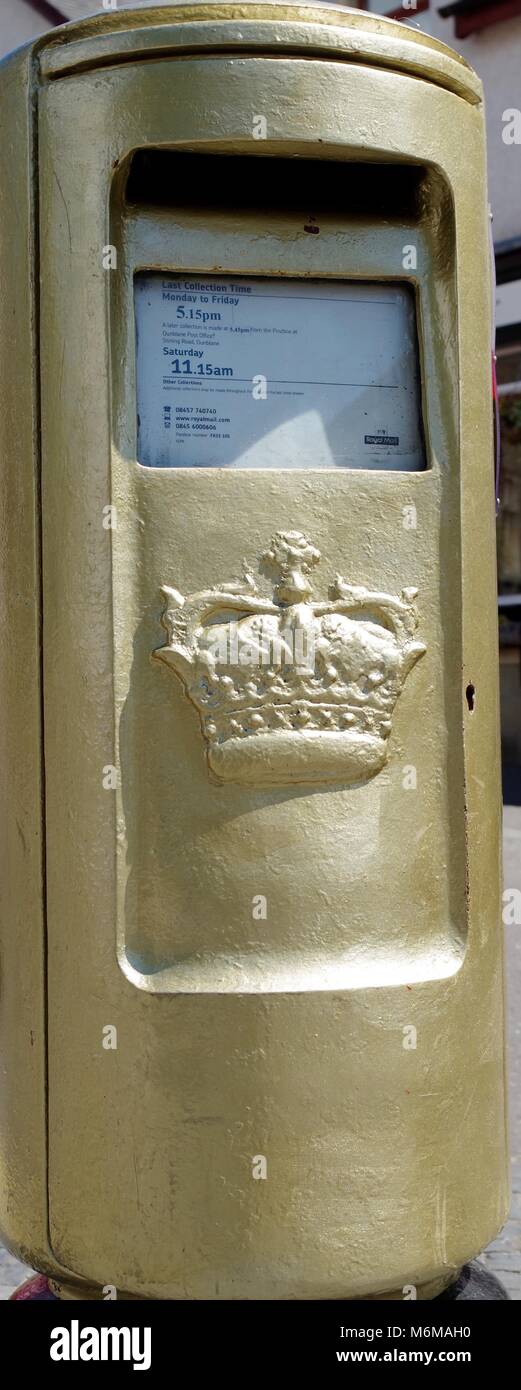 Royal mail golden letter box hi-res stock photography and images - Alamy