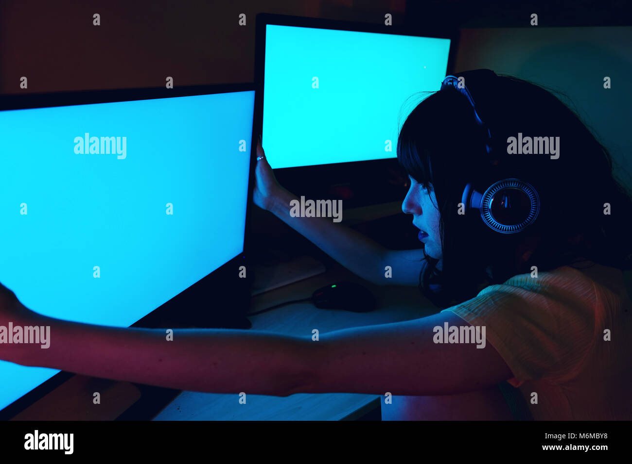 Teenager bed dark screen hi-res stock photography and images - Alamy