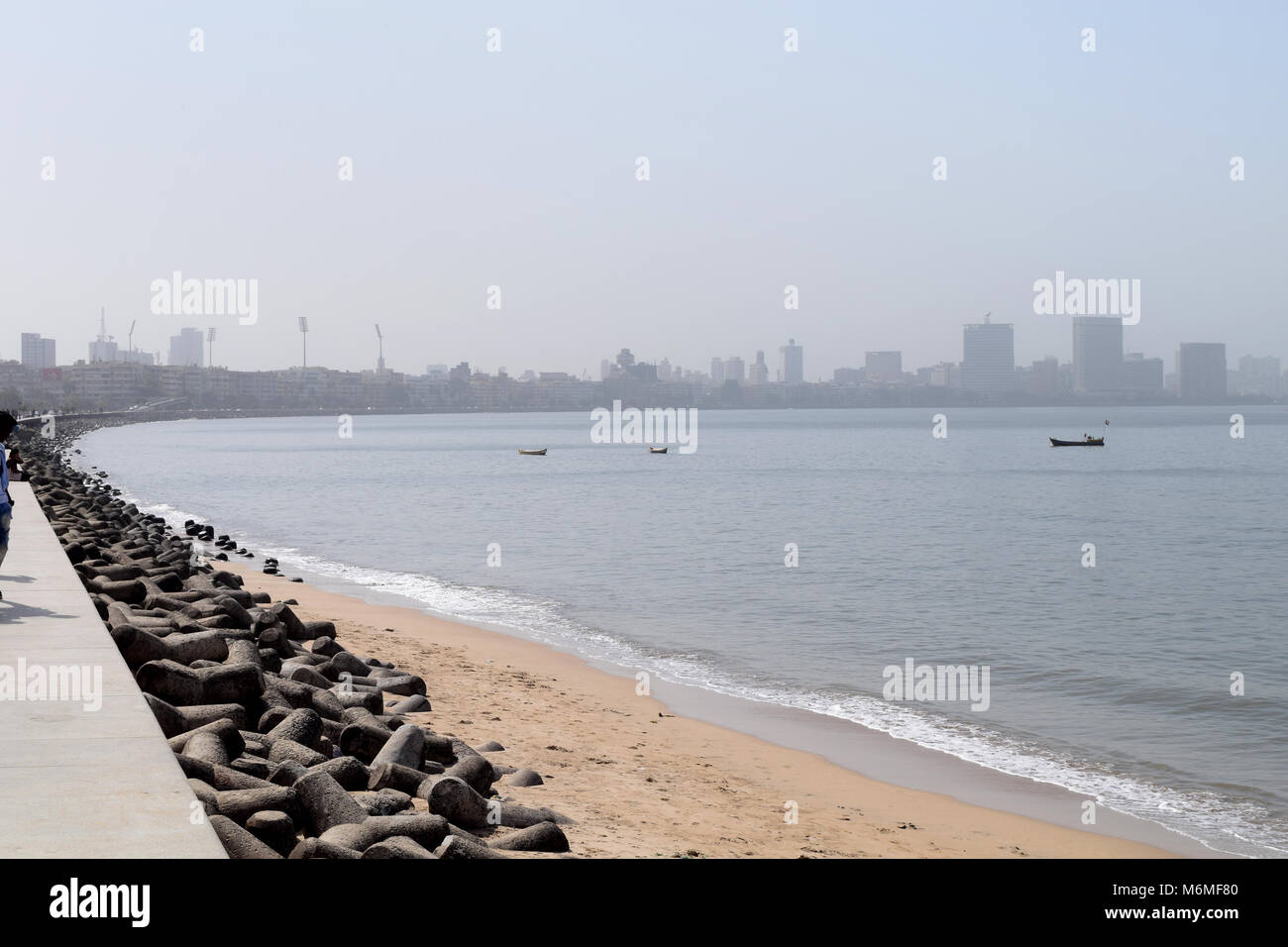 Beach rocks mumbai hi-res stock photography and images - Alamy
