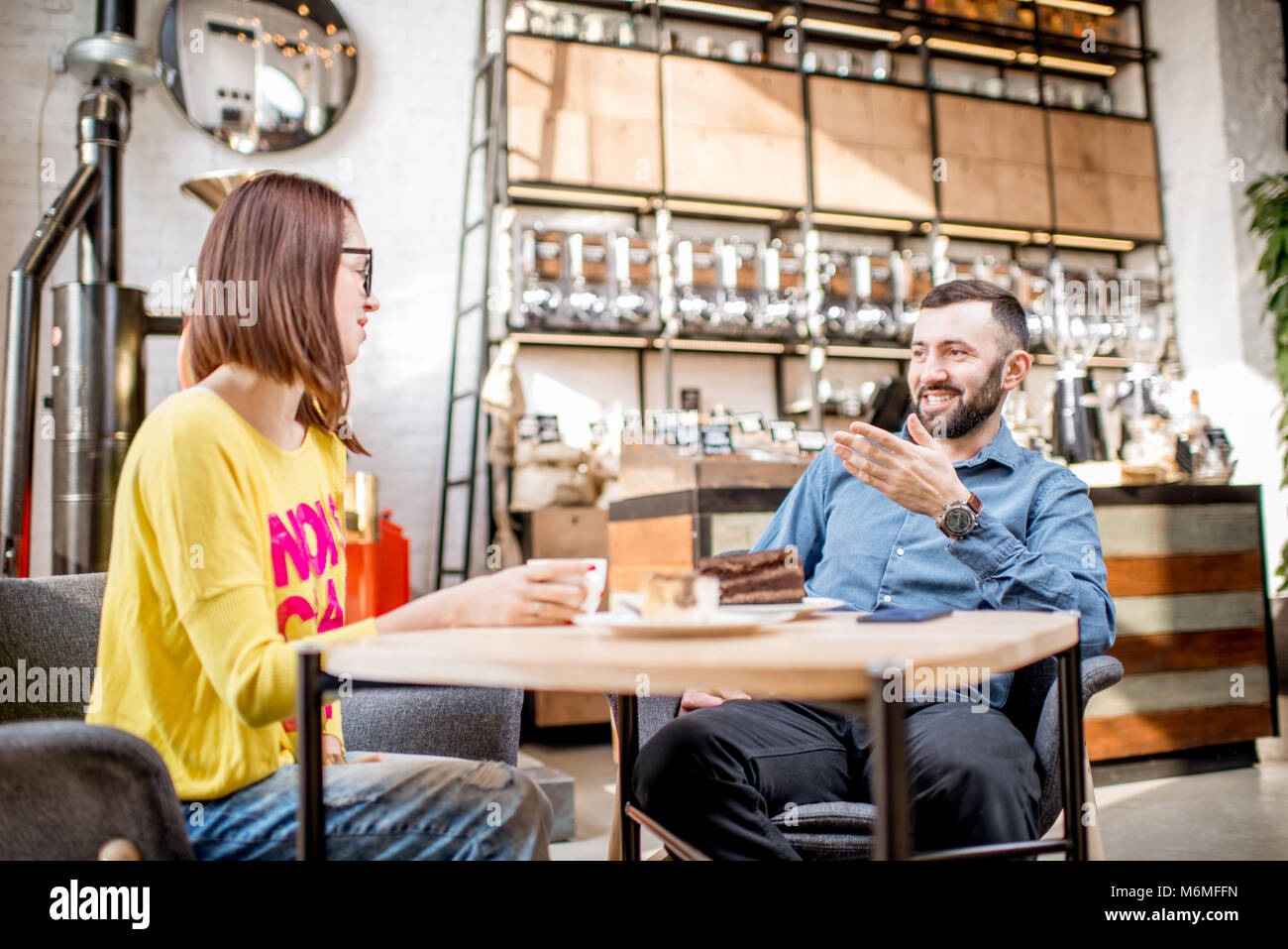 Diverse friends cafe hi-res stock photography and images - Alamy