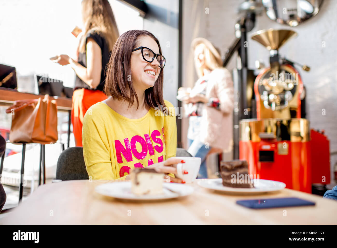 Diverse friends cafe hi-res stock photography and images - Alamy