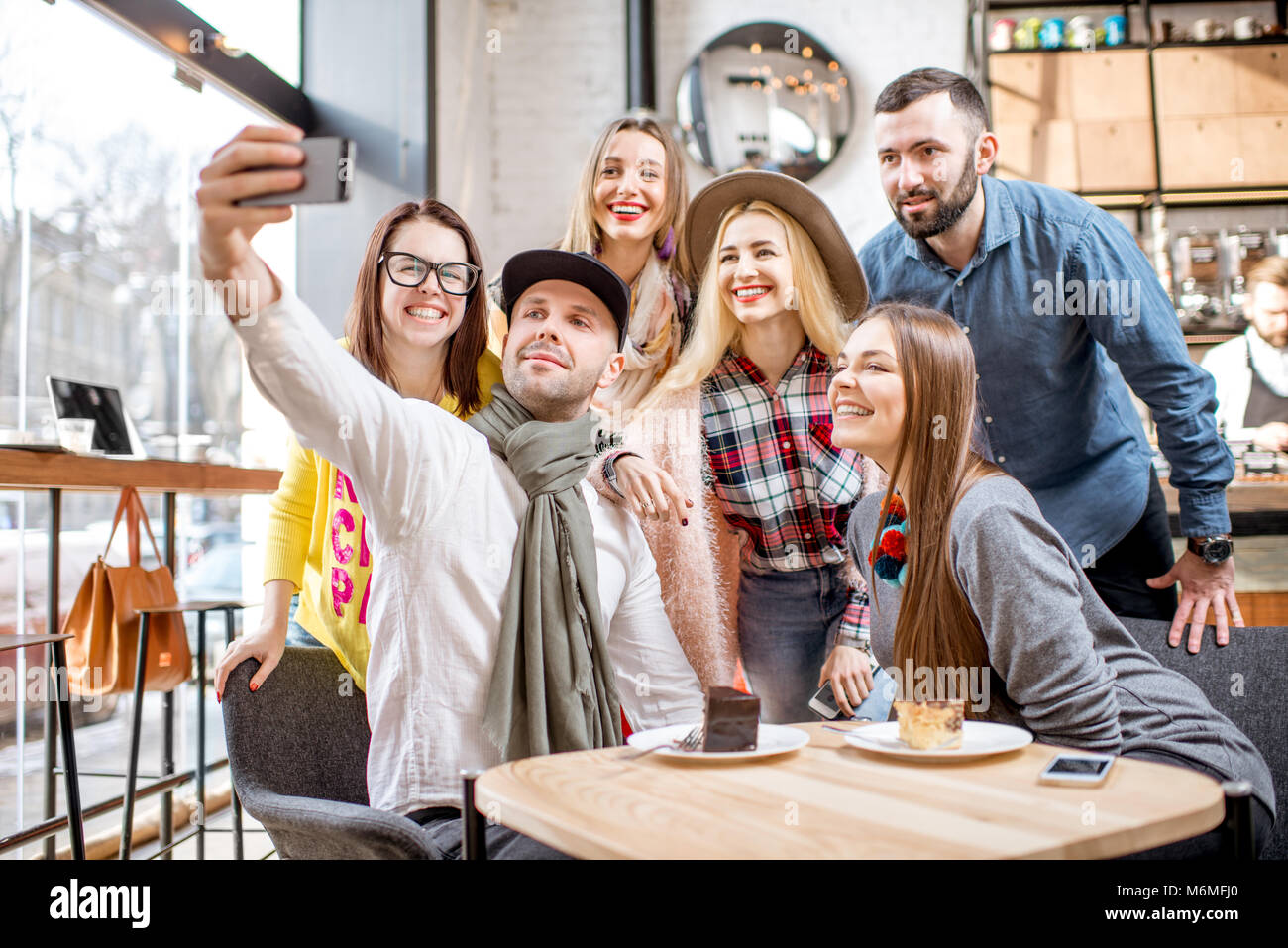 College friends cafe hi-res stock photography and images - Alamy
