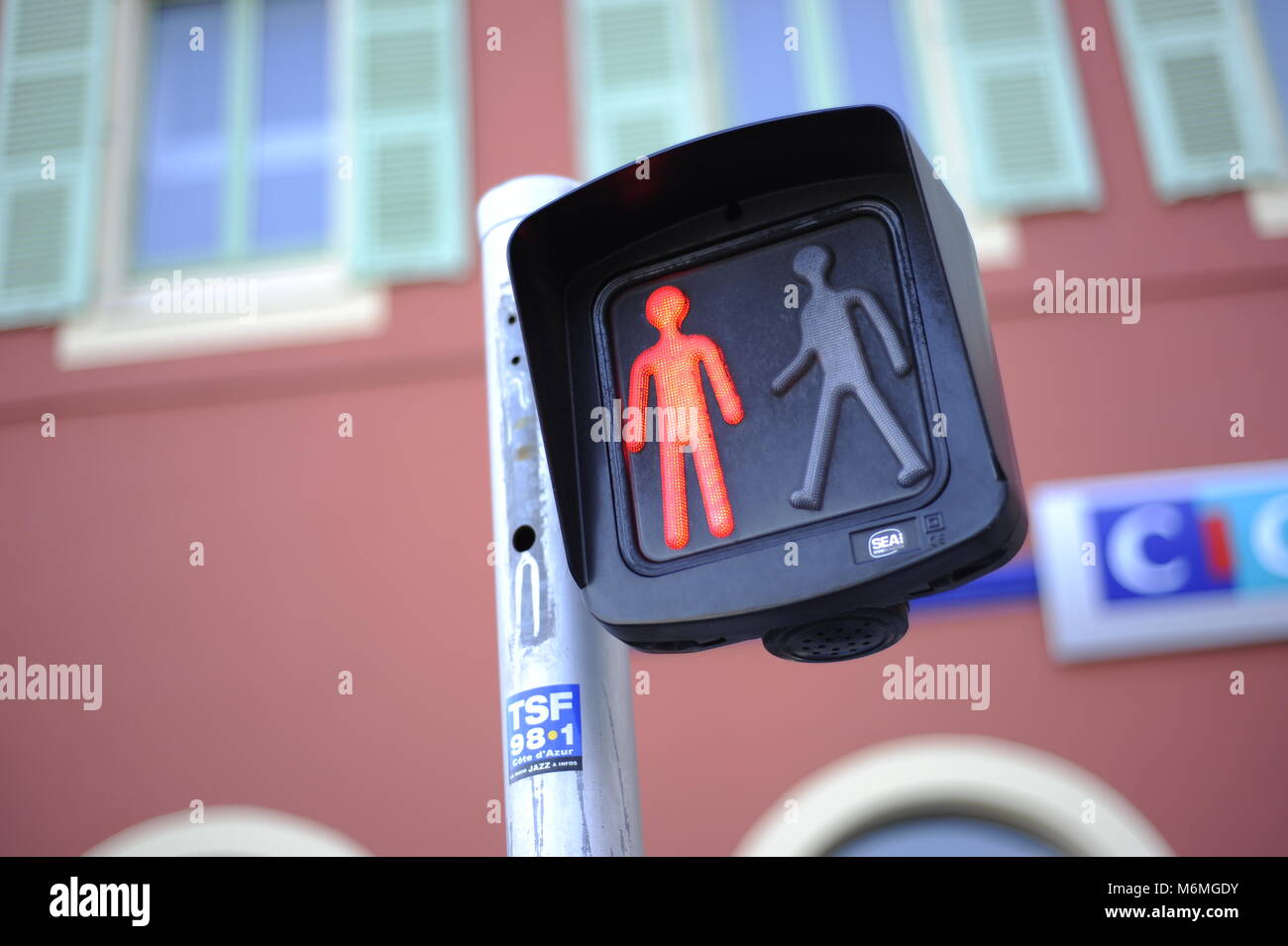 Traffic light pedestrian walk sign hi-res stock photography and images ...
