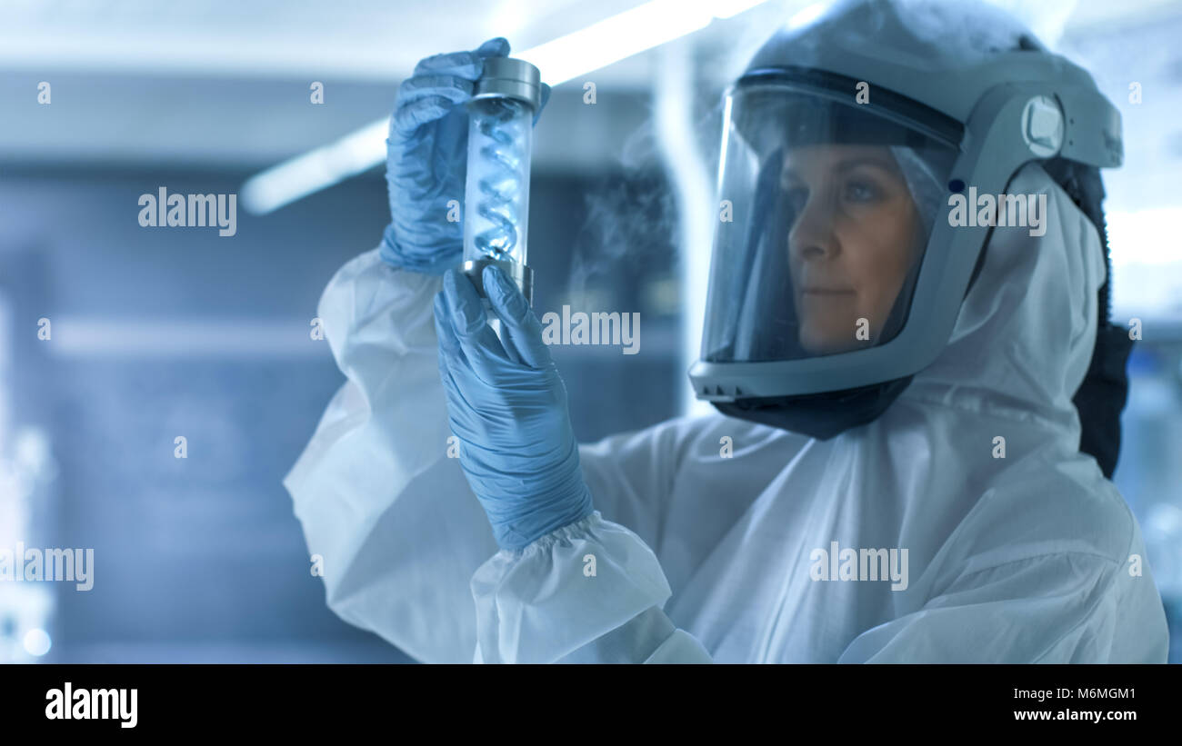 Virology laboratory hi-res stock photography and images - Alamy