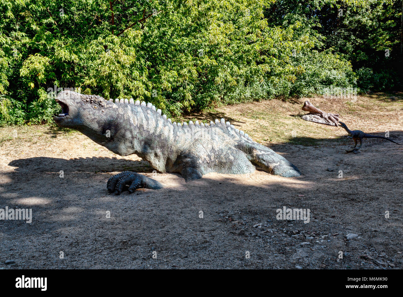 Big model of prehistoric dinosaur in nature. Realistic scenery Stock ...