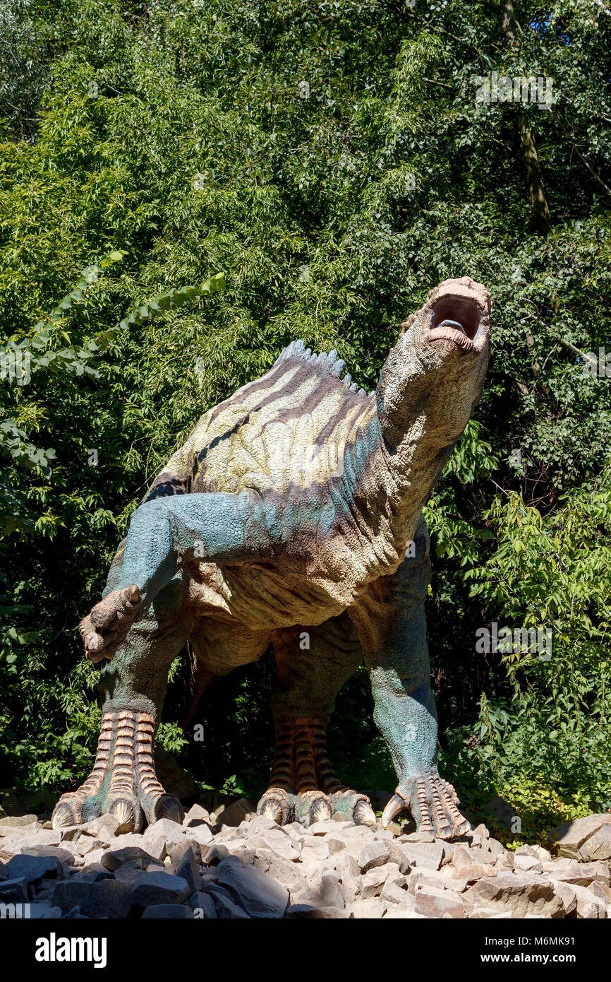 Big model of prehistoric dinosaur in nature. Realistic scenery Stock ...