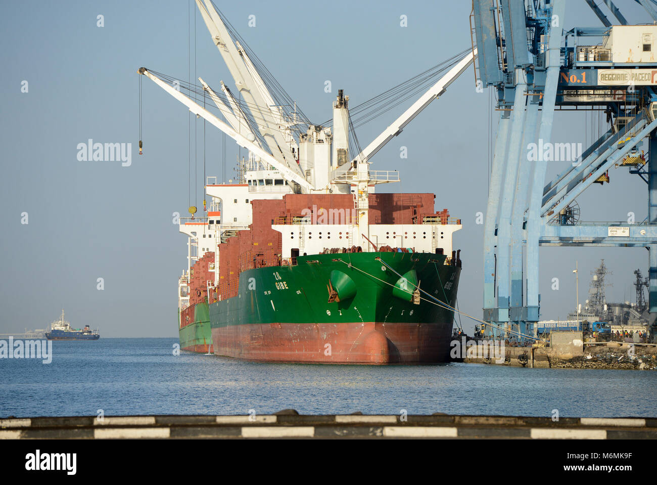 DJIBOUTI port, ethiopian ships MV Gibe / DSCHIBUTI, Hafen, Schiffe der ...