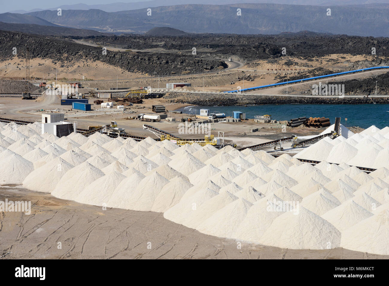 China harbour engineering company hi-res stock photography and images ...